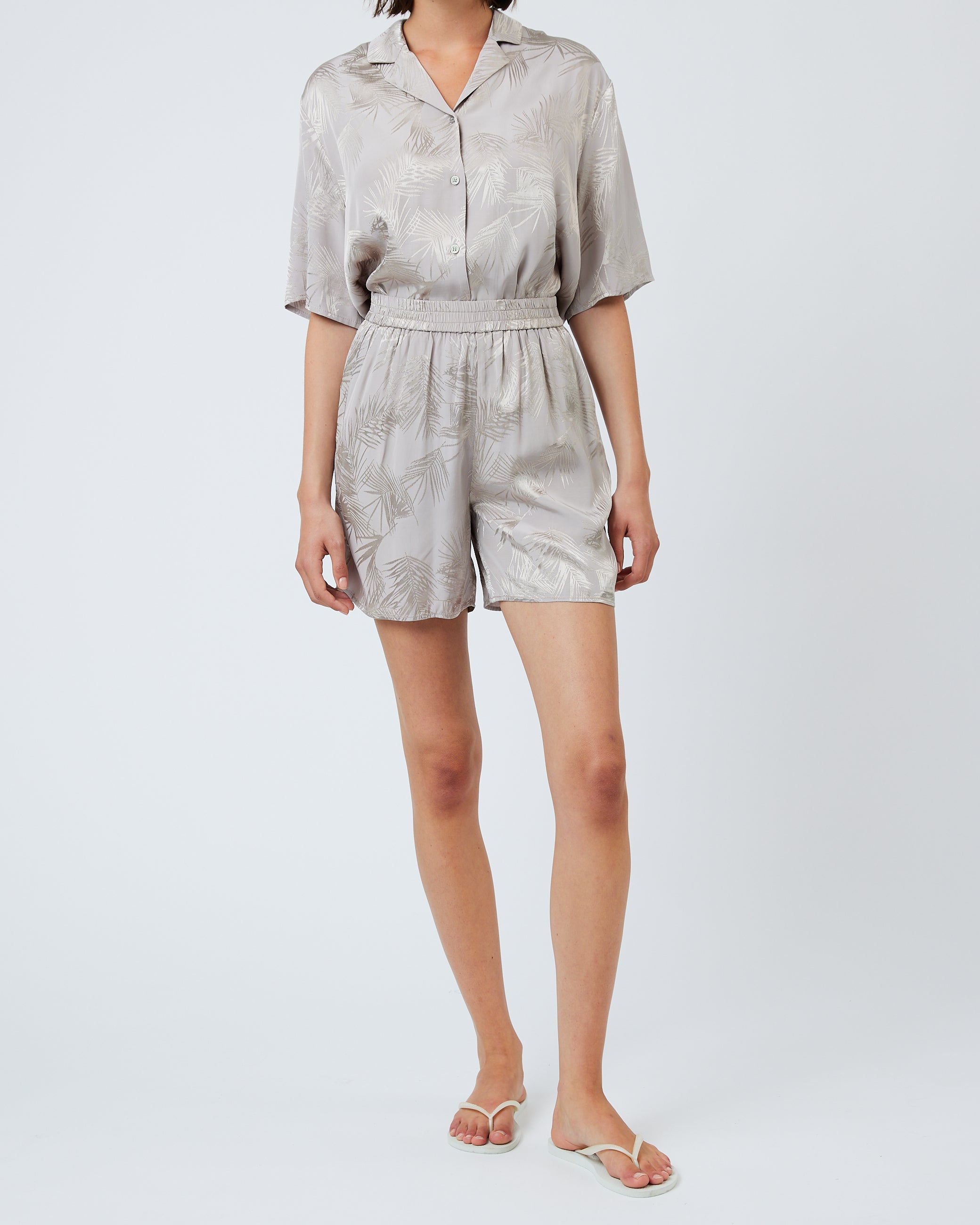 Minimum New Arrivals for Women – Minimum International